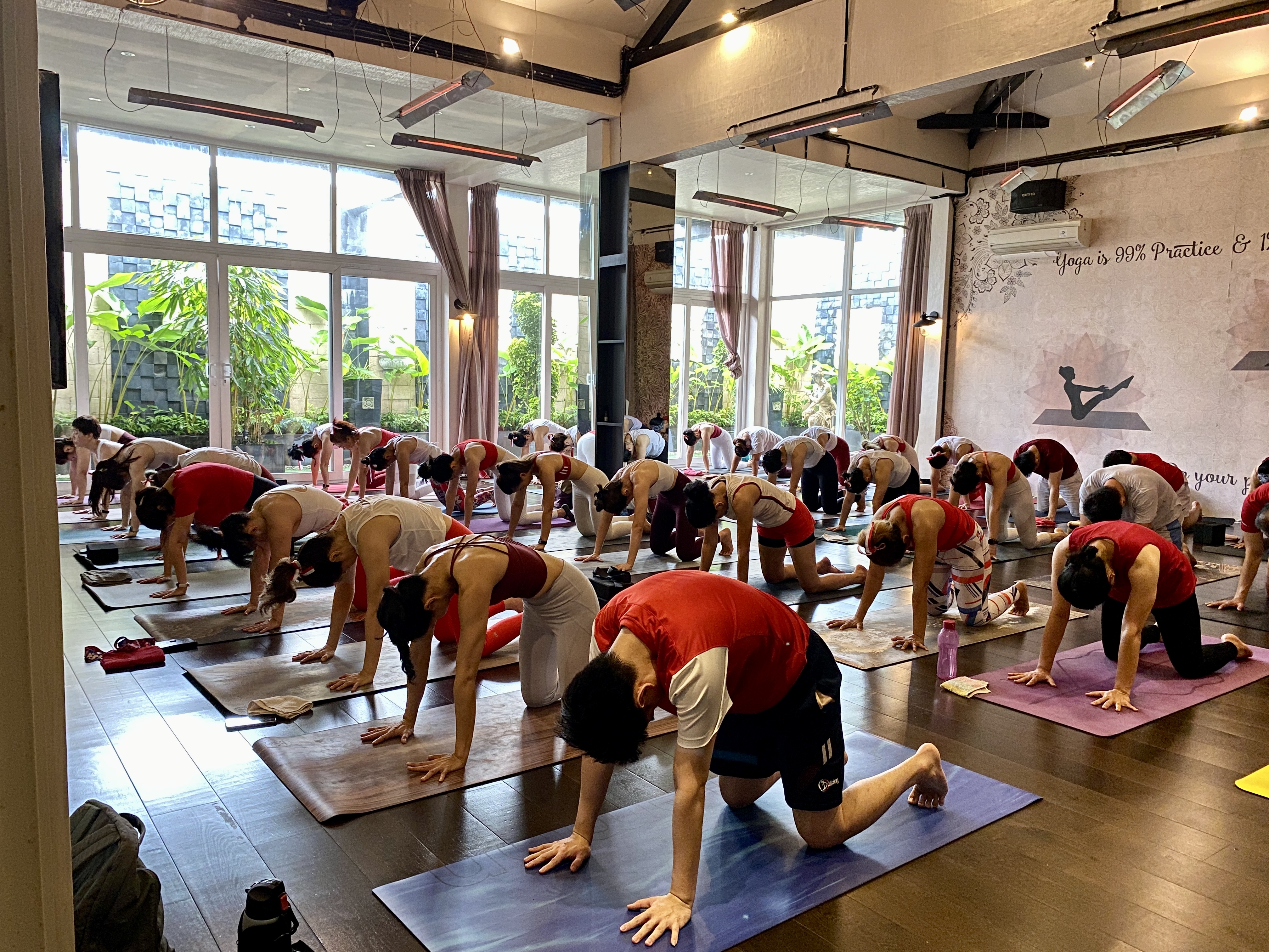 [Event] Semarakkan HUT RI Ke-78, Flow Yoga Studio Gelar Yoga Bersama untuk Umum!
